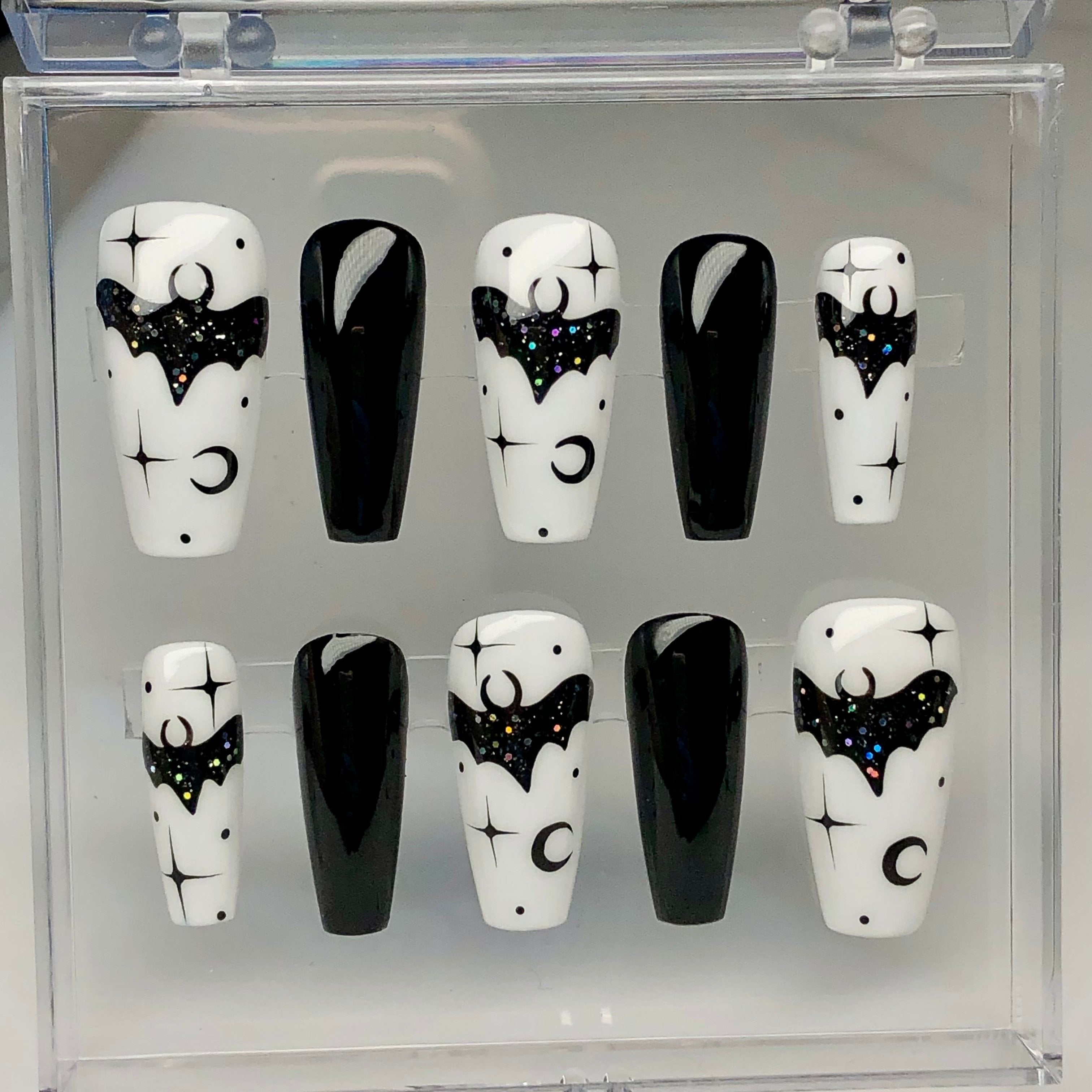 Batty – Queenly Nails